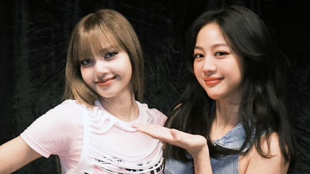 粉丝好羡慕！刘怡伶在BLACKPINK演唱会后台与Lisa合影 - vibes by 8world