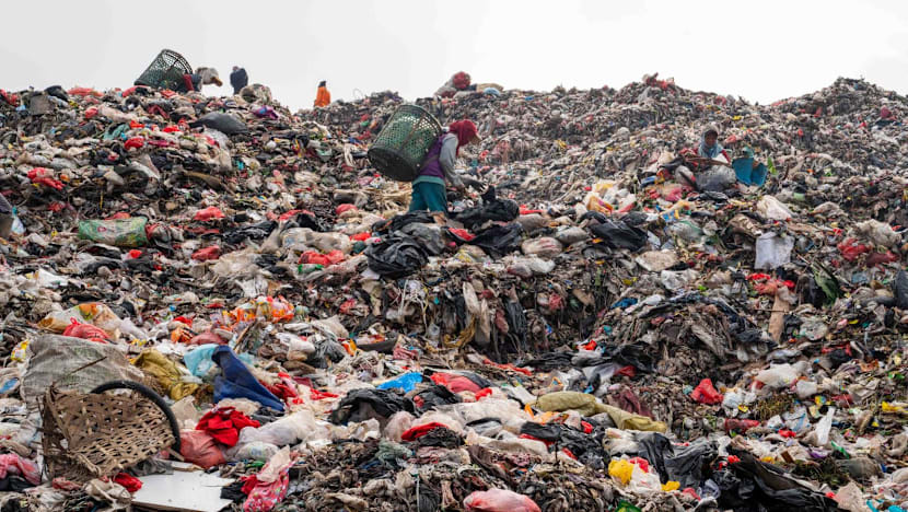 Indonesia grapples with ‘ticking time bomb’ of waste crisis - CNA