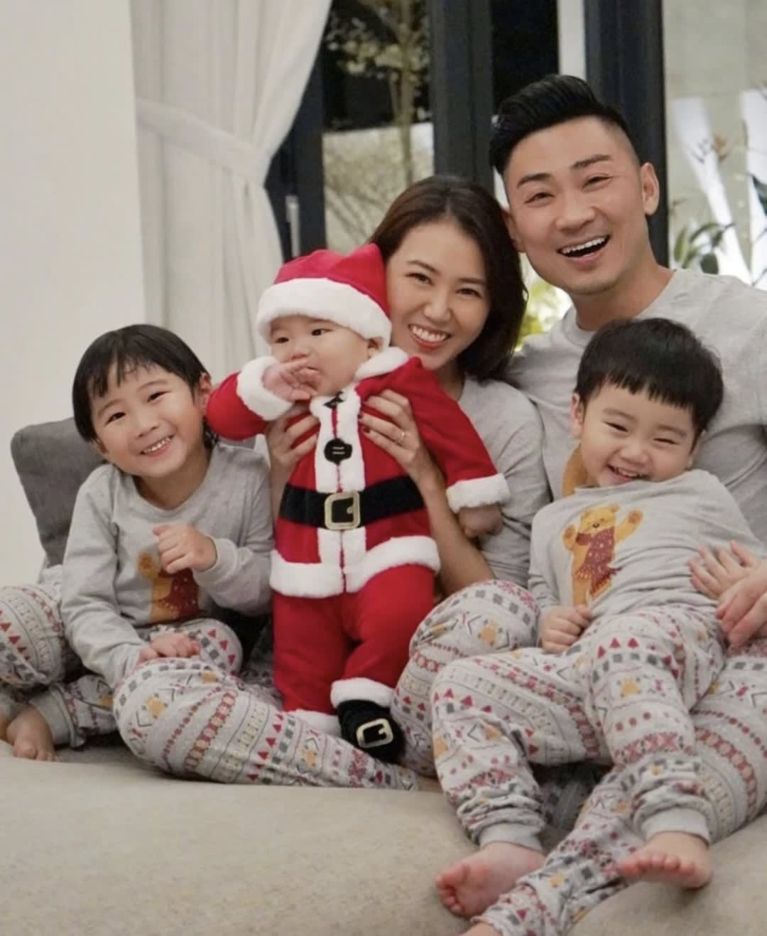 Best-Dressed Local Stars: Christmas Edition - 8days