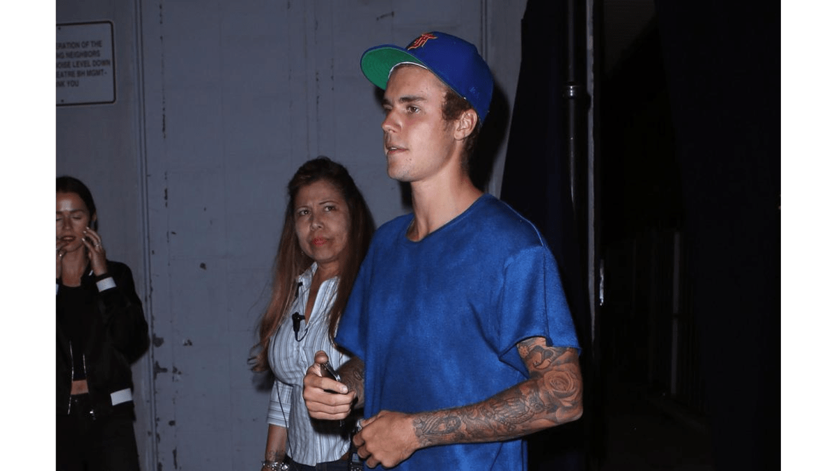 Justin bieber's pastor defends himself - 8days