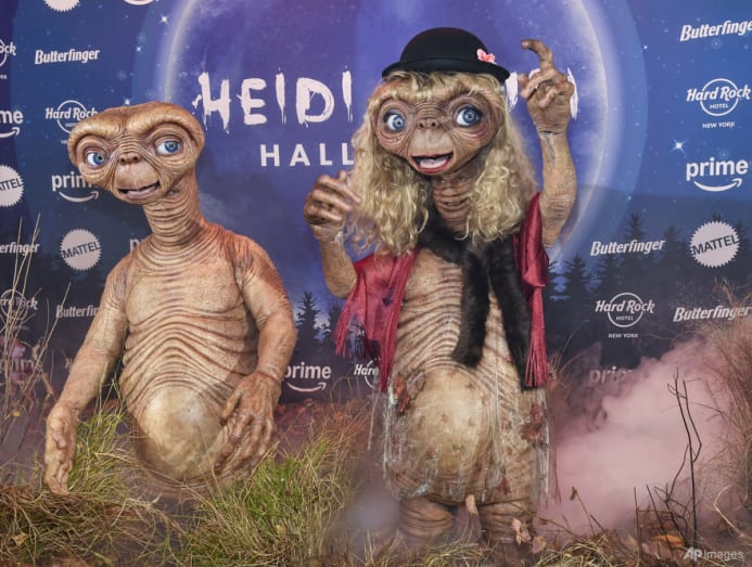 Heidi Klum and Janelle Monae wear elaborate ET costumes for their ...