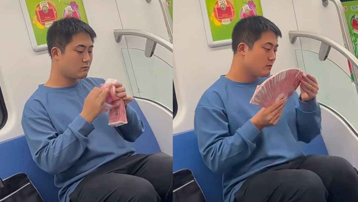Man Spotted On Train Counting Cash Like A Bank Teller - 8days