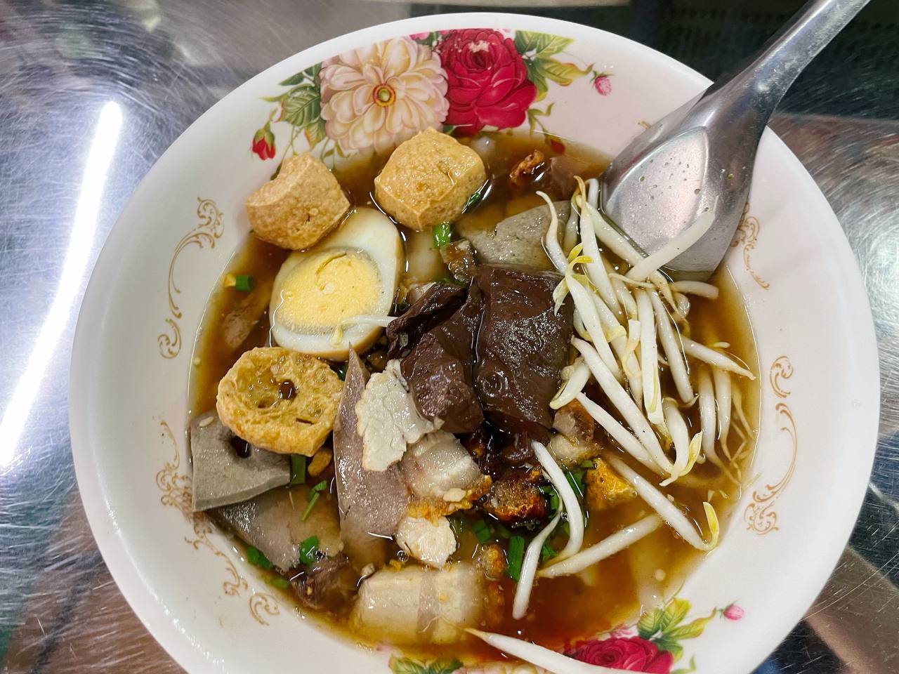 曼谷Pratunam街市美食 人气早餐不超过$2.70！ - vibes by 8world