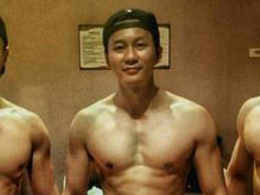 chen shirtless