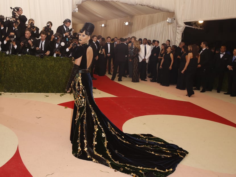 Stars at Met Gala go bold with glam-tech looks - TODAY