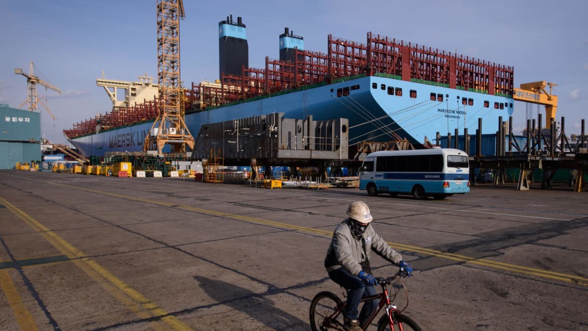 Mecs gay nus statuesque woman who looks even more appealing