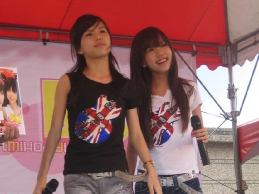 Here’s The Reason Singaporean Girl Group By2 Has Been Posing This Way ...