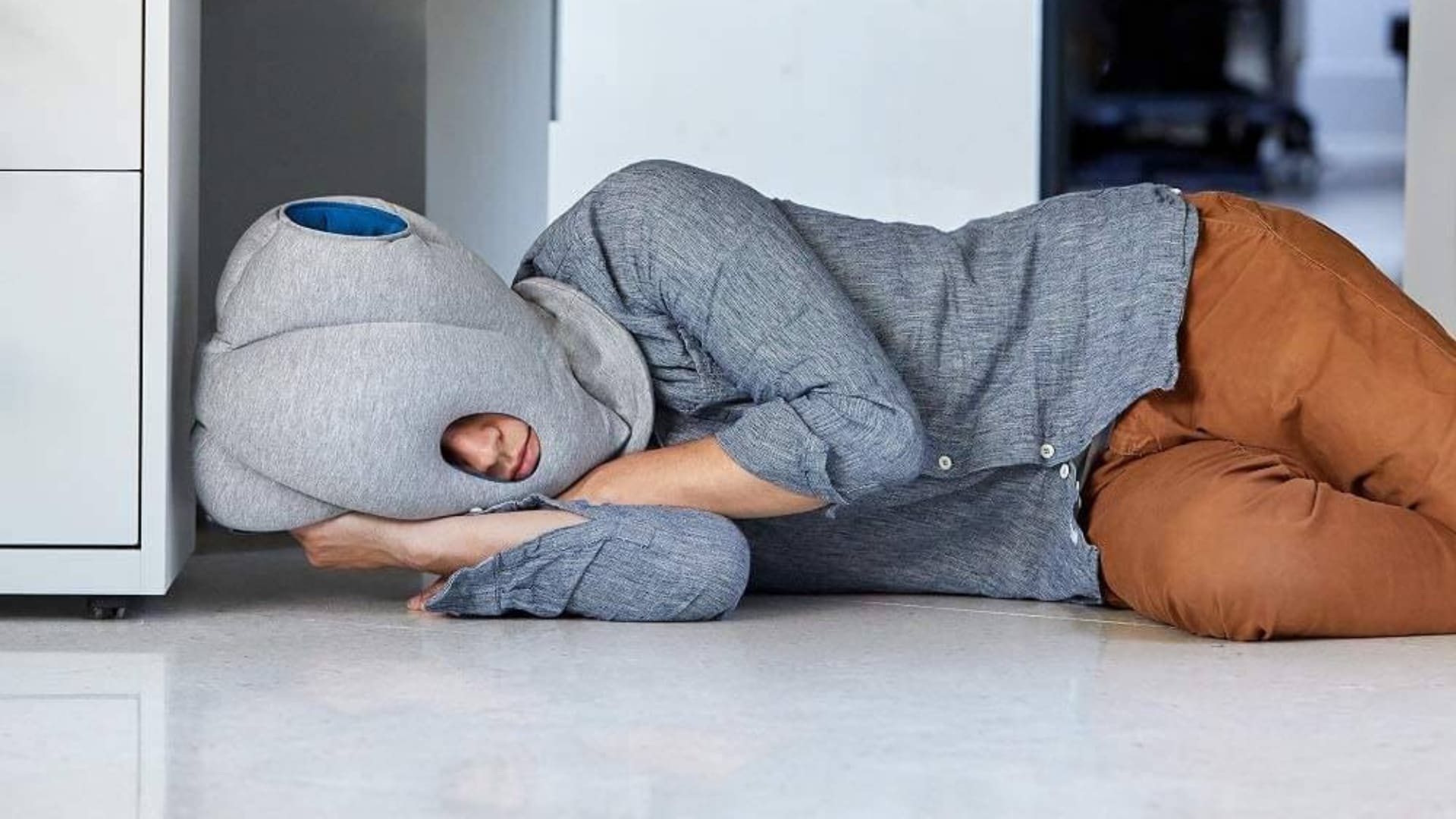 10 Unique Travel Pillows For Every Type of Sleeper For A Comfortable ...