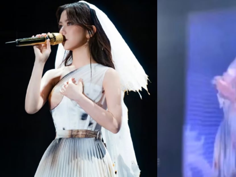 HK Singer G.E.M. Falls On Stage During The Opening Night Of World Tour ...