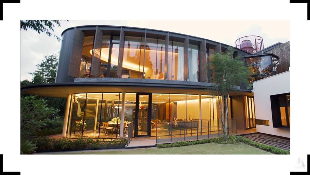 For this multigenerational family, home is an oval-shaped Good Class ...