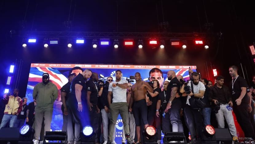 Daniel Dubois, Anthony Joshua weigh in for massive title fight - CNA