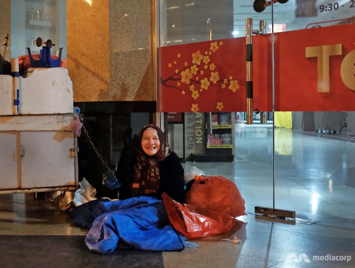 These angels bring warmth into the lives of Hanoi’s homeless elderly ...