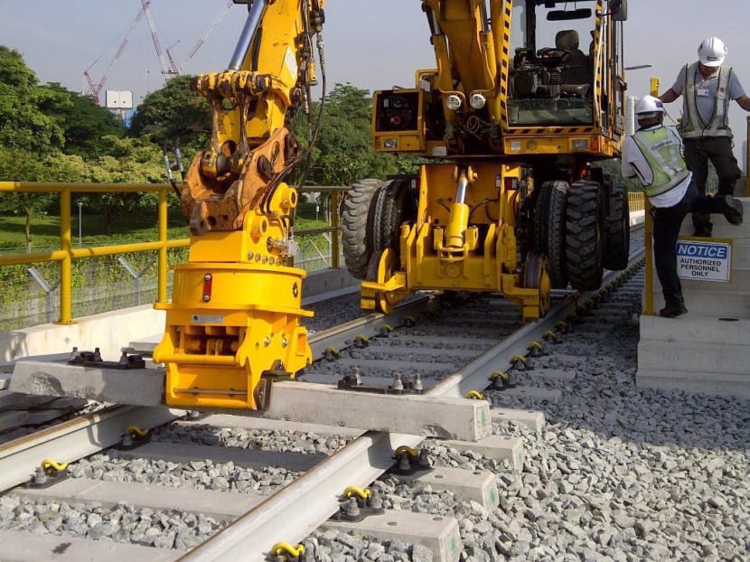 Gallery: SMRT speeds up track renewal - TODAY