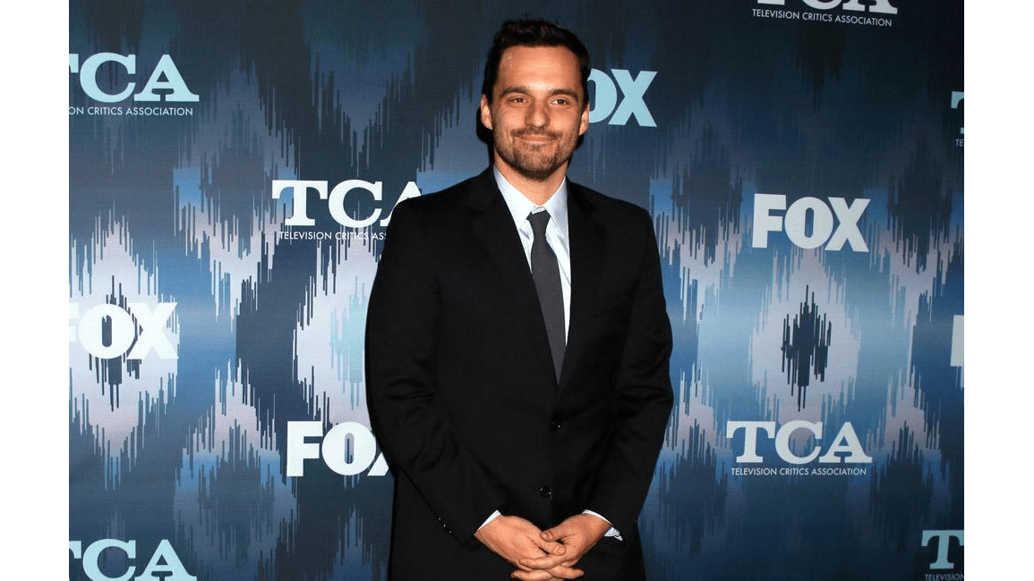 Jake Johnson's New Girl plea - 8days