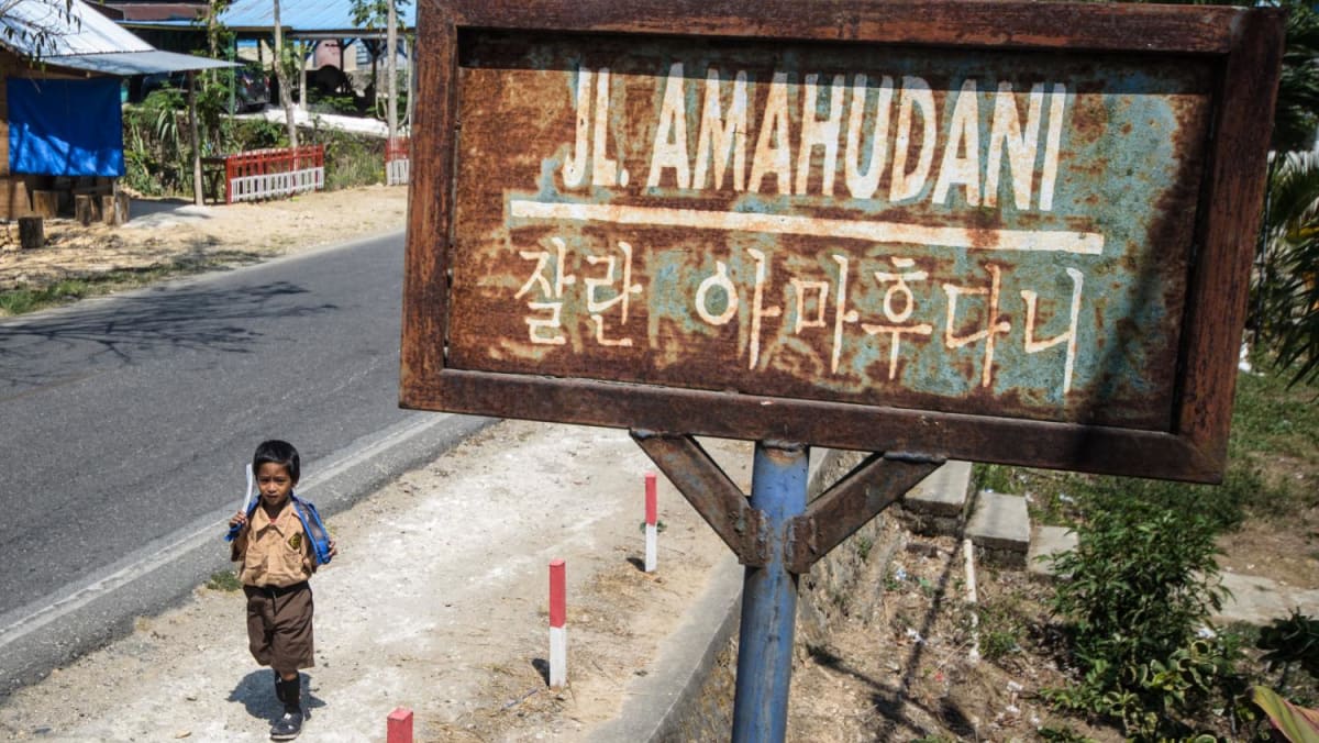 Indigenous Indonesians use Korean letters to save dialect - TODAY