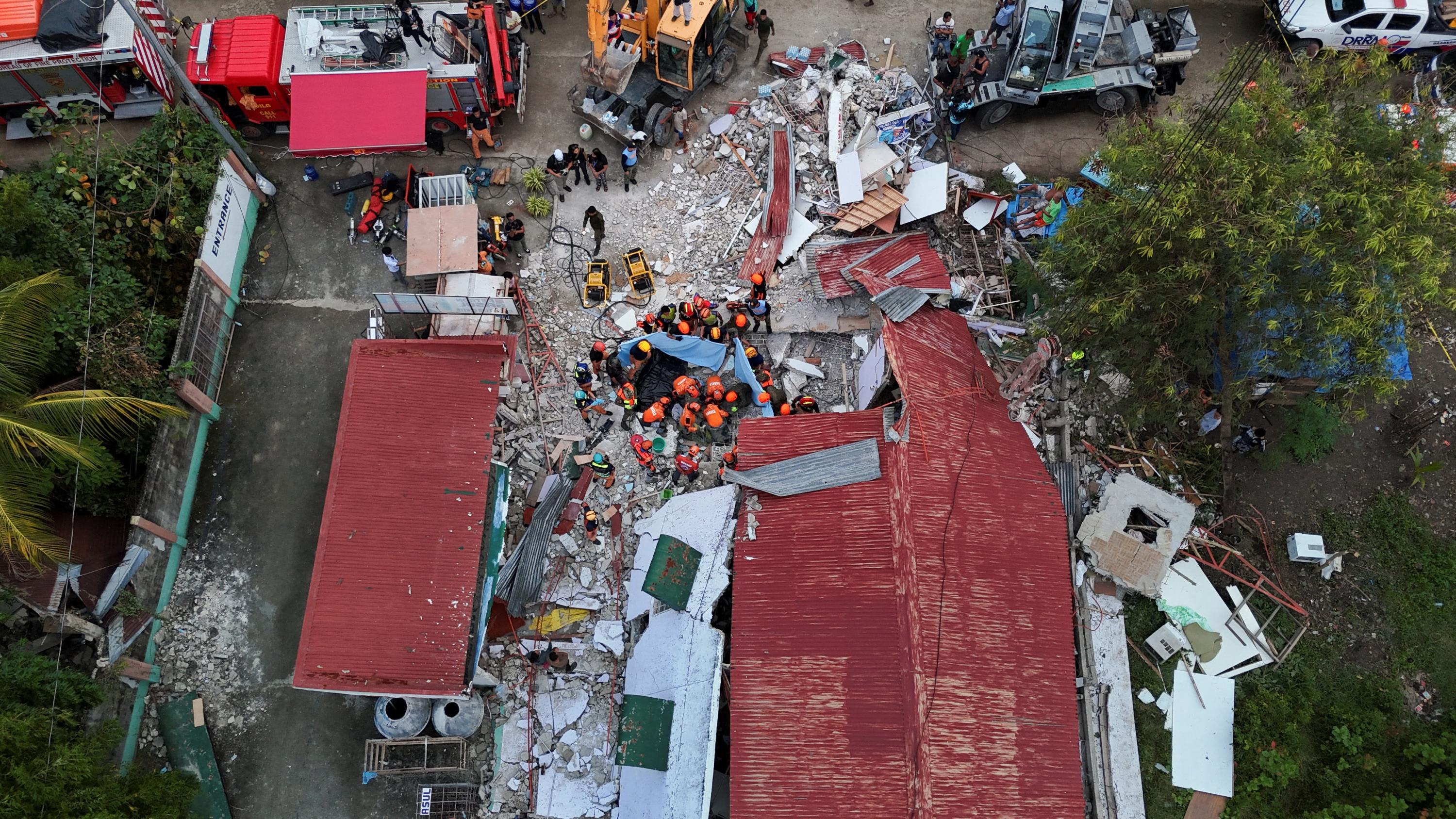 菲律宾中部岸外强震 死亡人数增至72人 - 8world