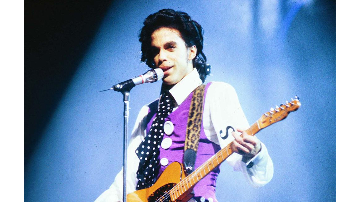 Prince celebrated with social media pages and GIFs - 8days