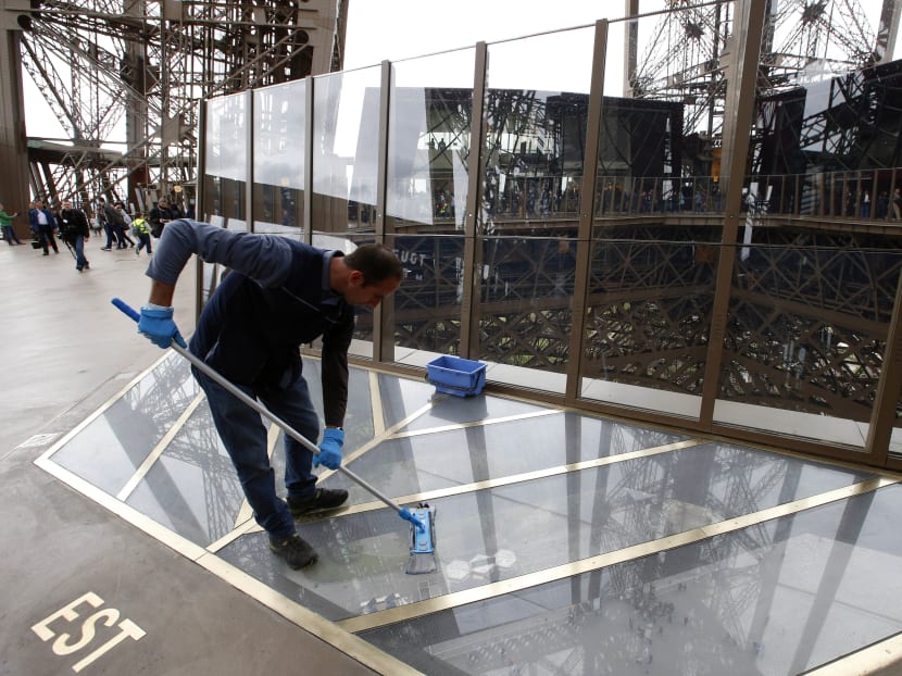 eiffel tower vertigo