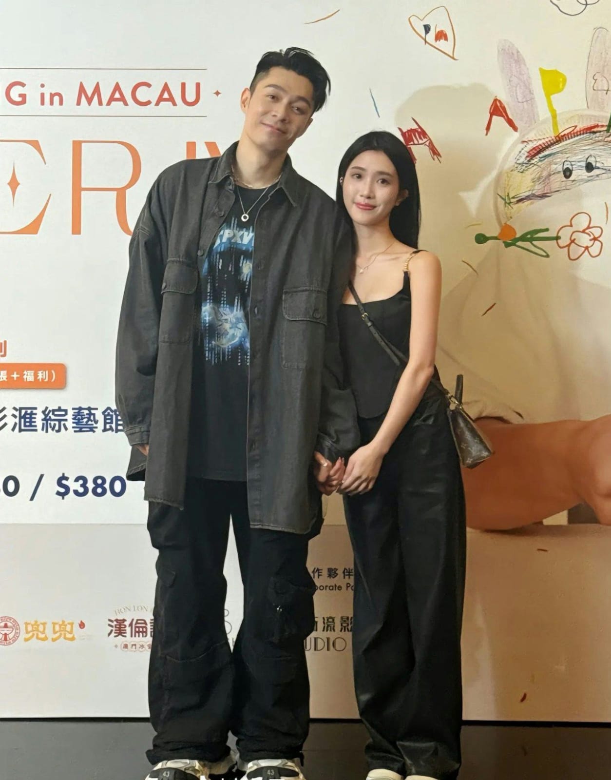 Pakho Chau Criticised For Getting Too Chummy With Female Fans During Fan Meet - 8days