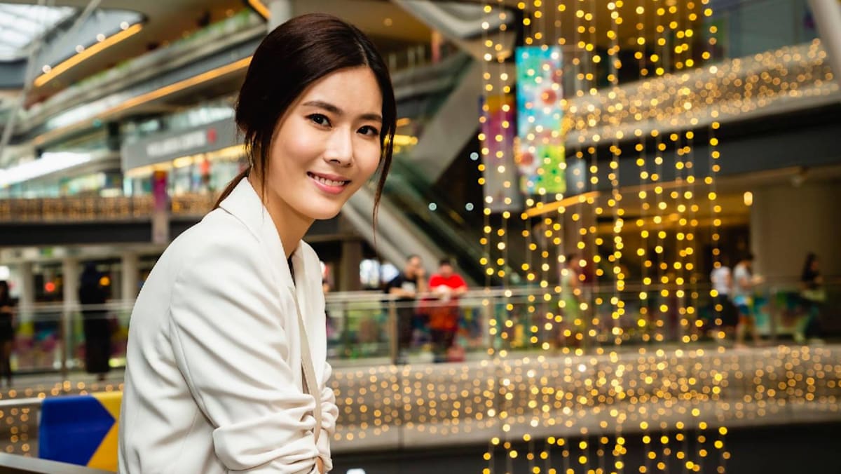 Carrie Wong Still Hasn’t Changed Her Phone Password Since Leaked DMs ...