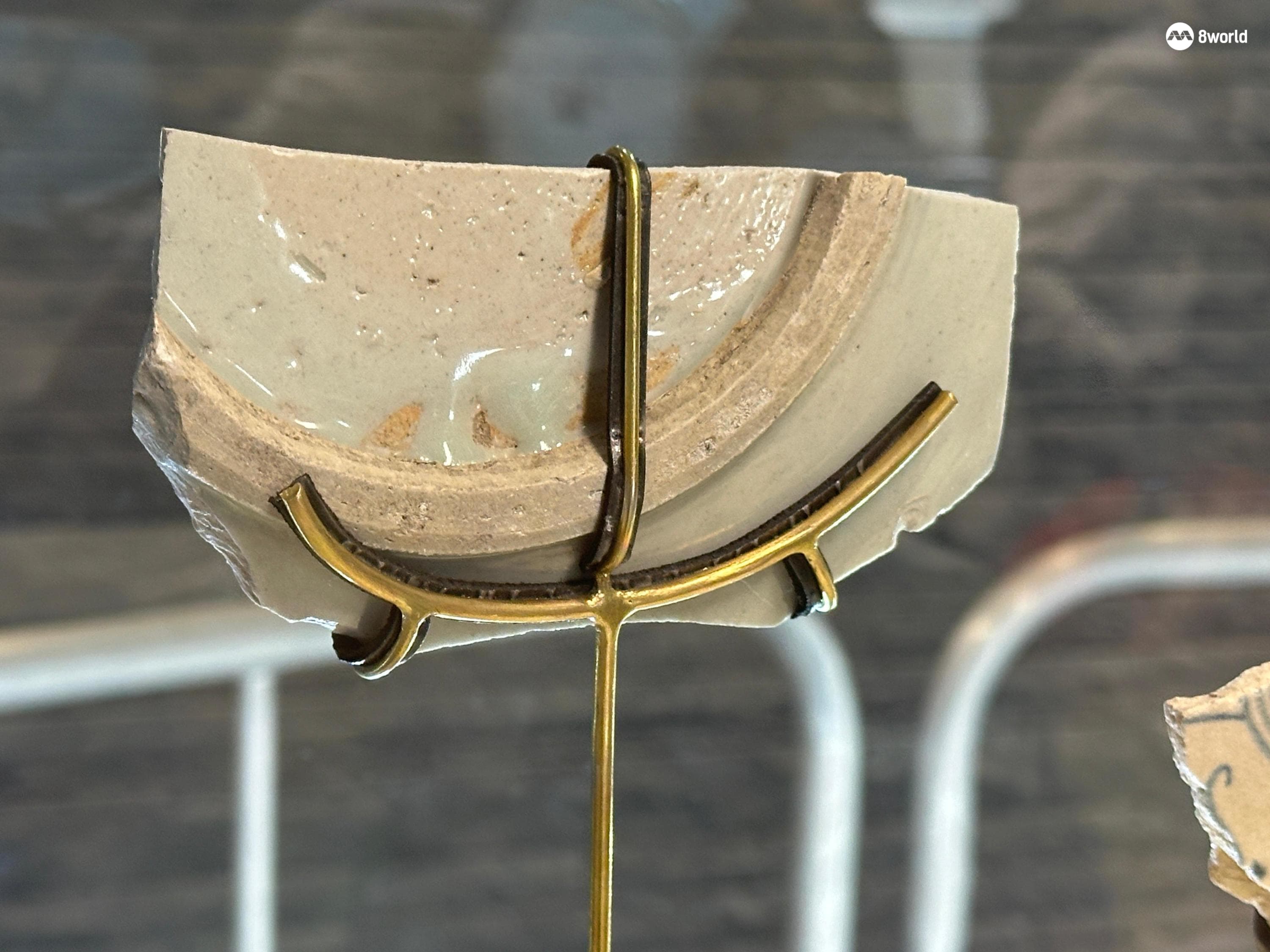 SMRT与文物局合作 首次在地铁站展出本地考古历史文物 - 8world