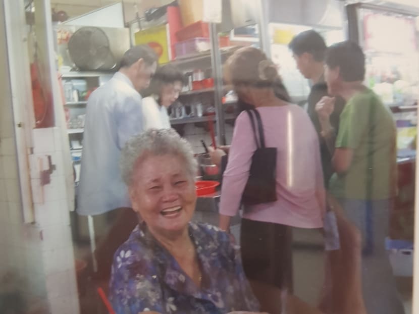 93-Year-Old Hawker Of Popular Albert Centre Fried Bee Hoon Stall Fatt ...