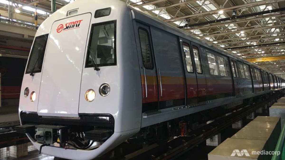 Kereta api pertama daripada 57 kereta api baru mula beroperasi di ...