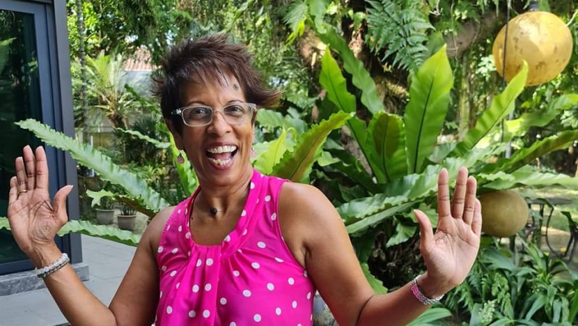 சிரித்துச் சிரித்து மனத்தைக் கொள்ளையடித்த மாது - Seithi Mediacorp