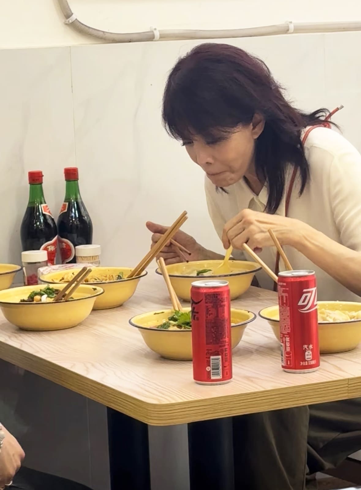 Carol Cheng Not Pleased About Being Secretly Filmed Eating Noodles In Chongqing - 8days