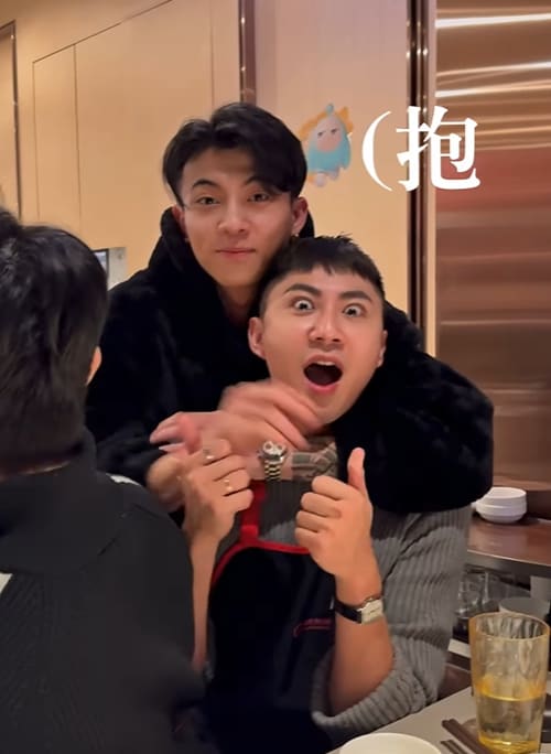 Haidilao’s Most Handsome Face-Changing Performer Said To Look Like BTS ...