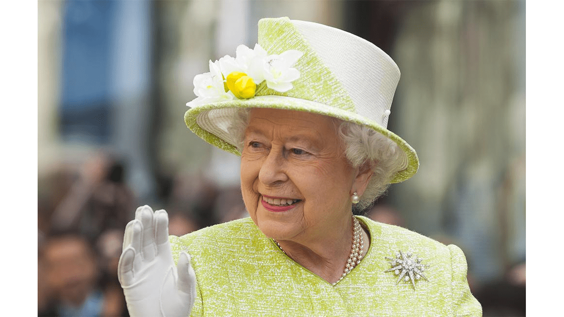 Queen Elizabeth is a fan of Chris Evans - 8days