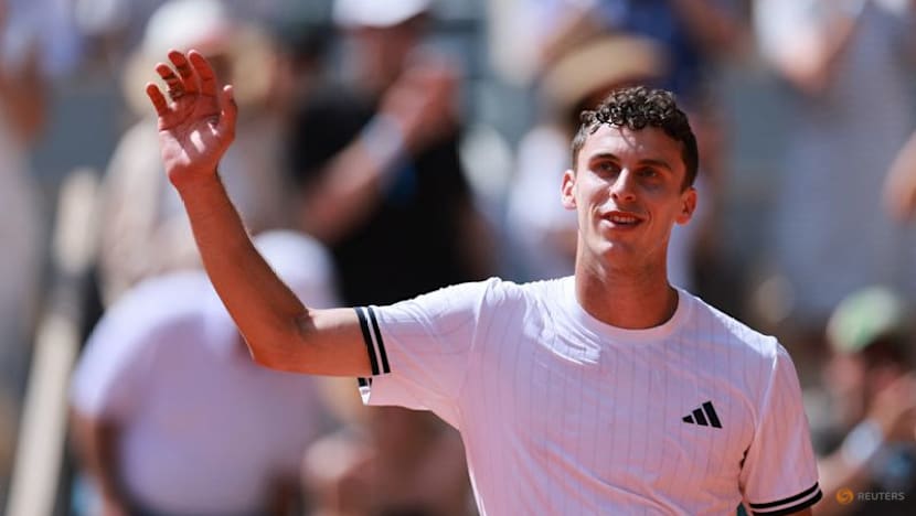 Sinner struggles with illness, low energy as Cerundolo shocks French ...