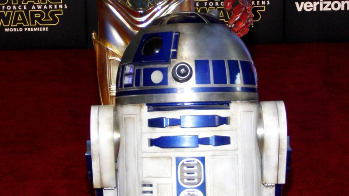Man Poses As Disney World Employee To Steal R2-D2 Statue Worth S$14,000 ...