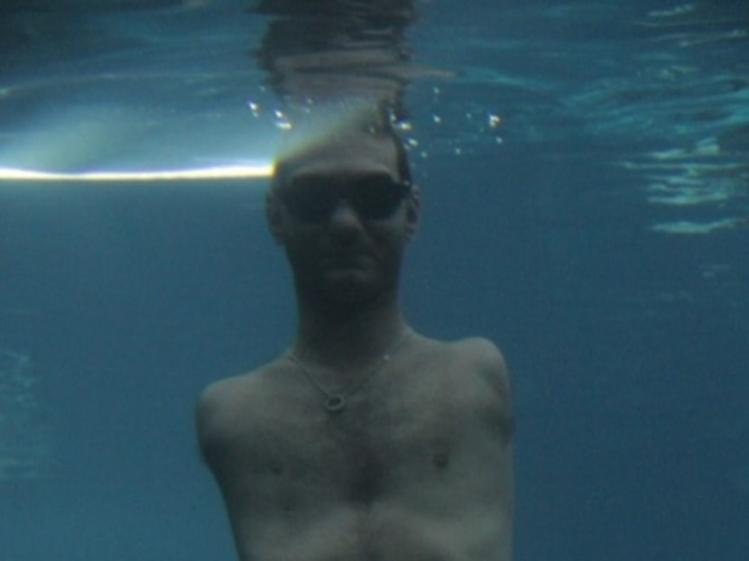 nick vujicic swimming photos