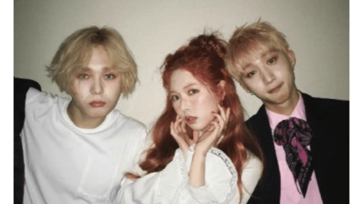 Triple H′s Hyuna Poses With Members Hui and E′Dawn - 8days