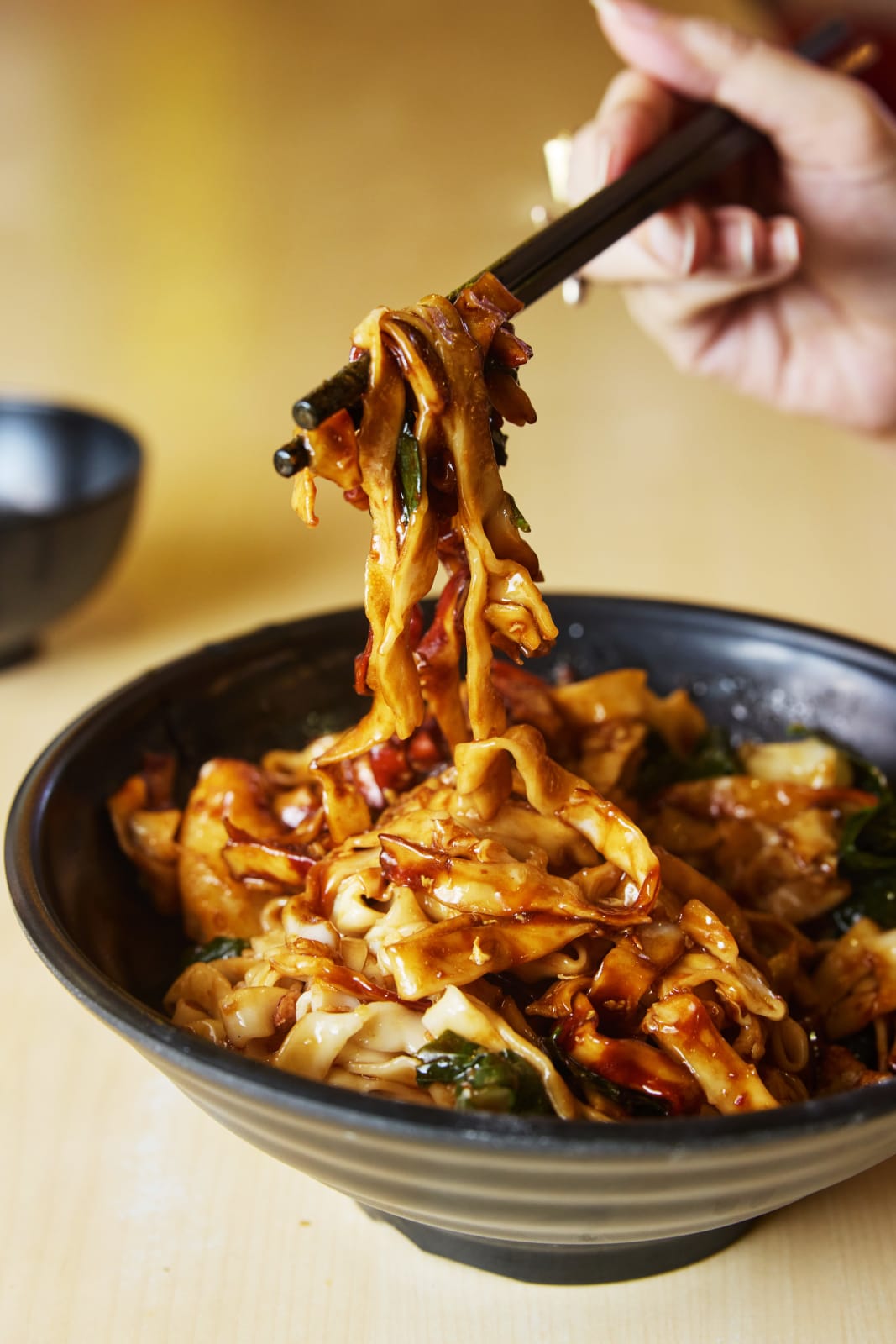 You Fu Hokkien Mee Hawker, 26, Opens Ban Mian Stall, Aims To ‘Own 50% ...