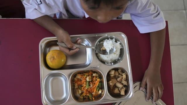 印尼启动全国儿童孕妇免费餐计划 被质疑国家负担不起 - 8world