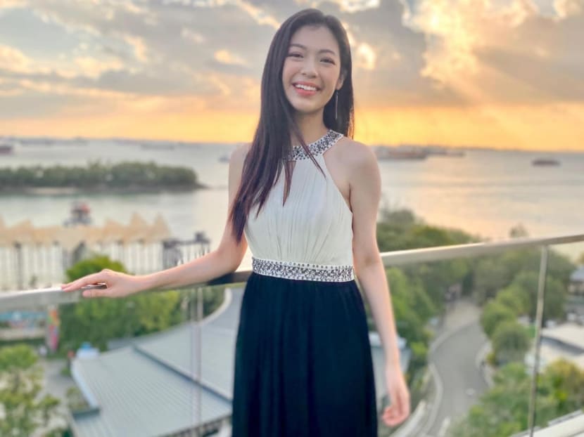 If the nurse administering your booster shot looks like actress ...