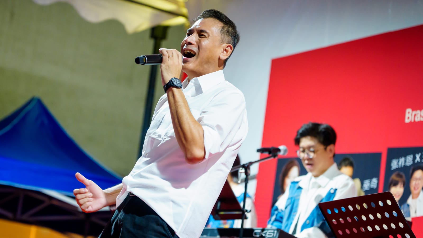 逾2000人“回到老地方”百胜楼 热唱新谣3小时 - vibes by 8world