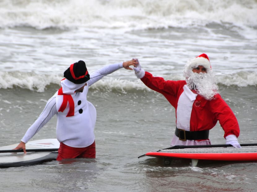 Surfing Santas catch Christmas Eve waves in Florida - TODAY