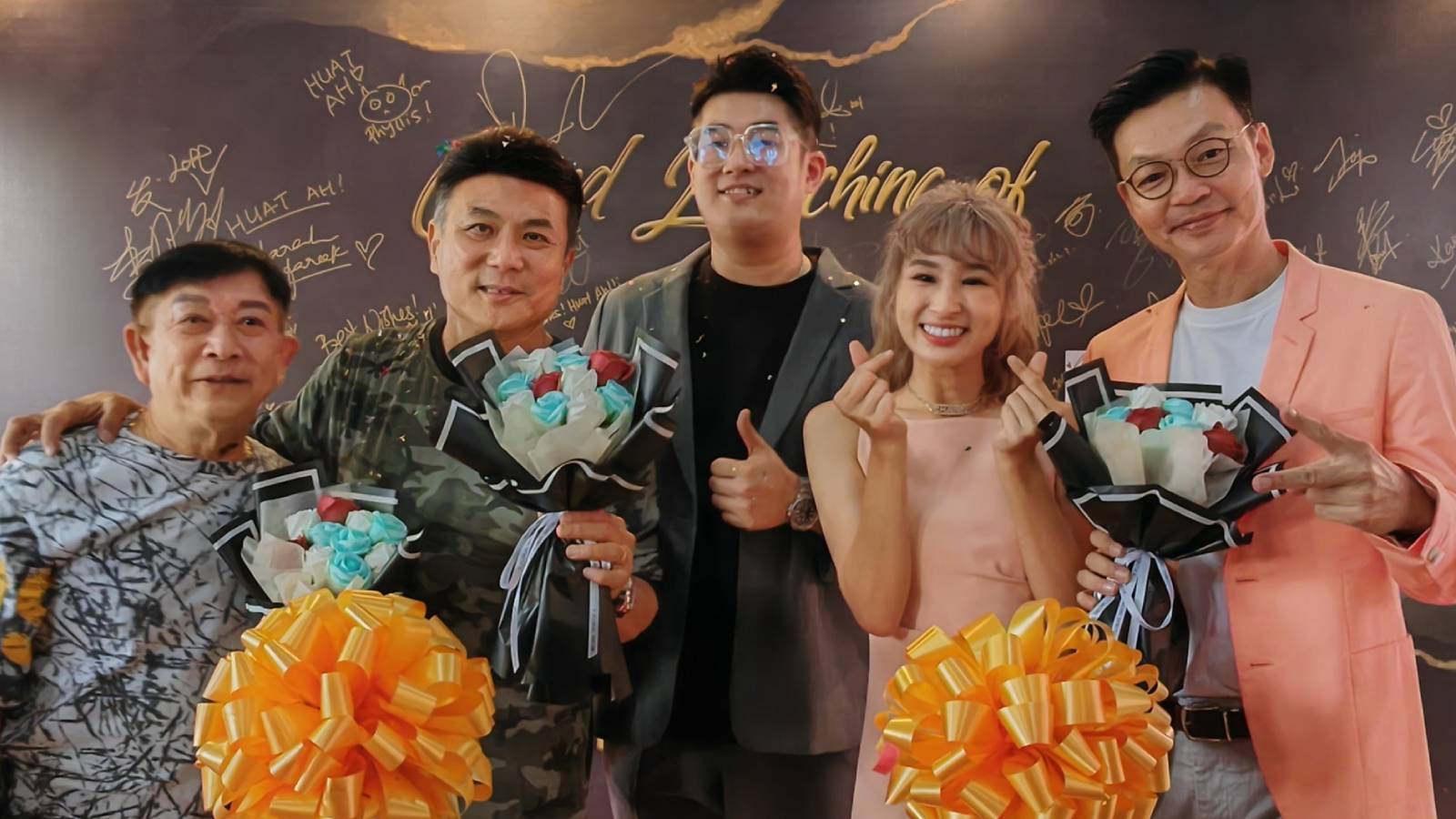 Yang Guang Ke Le Opens Café In JB; Celeb Friends Turn Up To Show Support - 8days