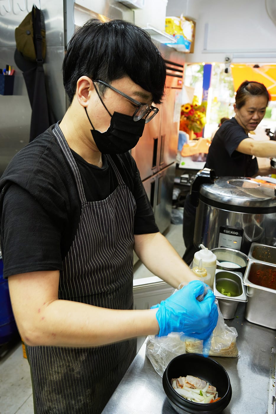 Hong Junyang Became A ‘Hawker’ Thanks To Chew Chor Meng - 8days