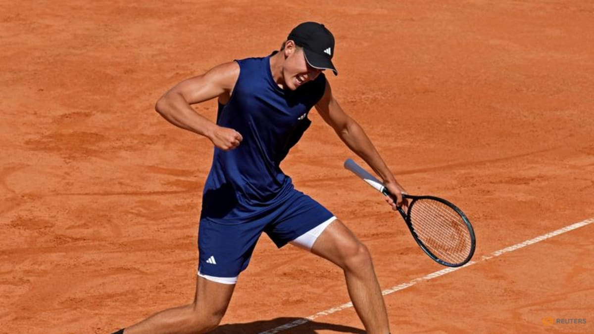 Engel claims upset win in first professional match on grass in ...