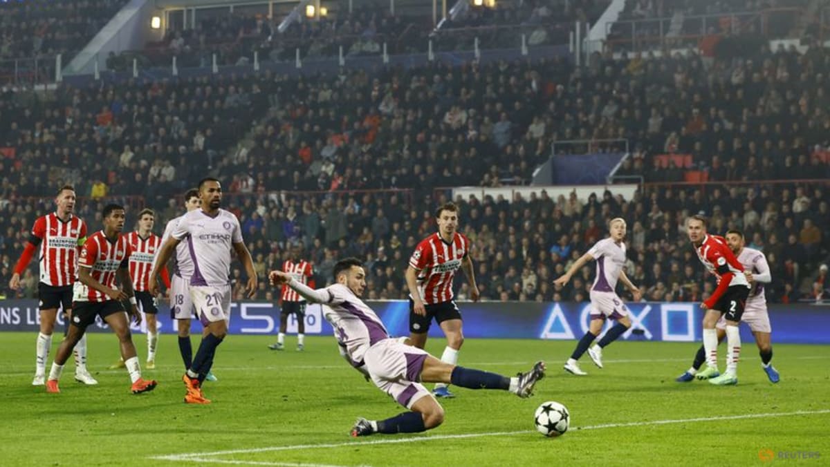 PSV Eindhoven ease to 4-0 victory over 10-man Girona - CNA