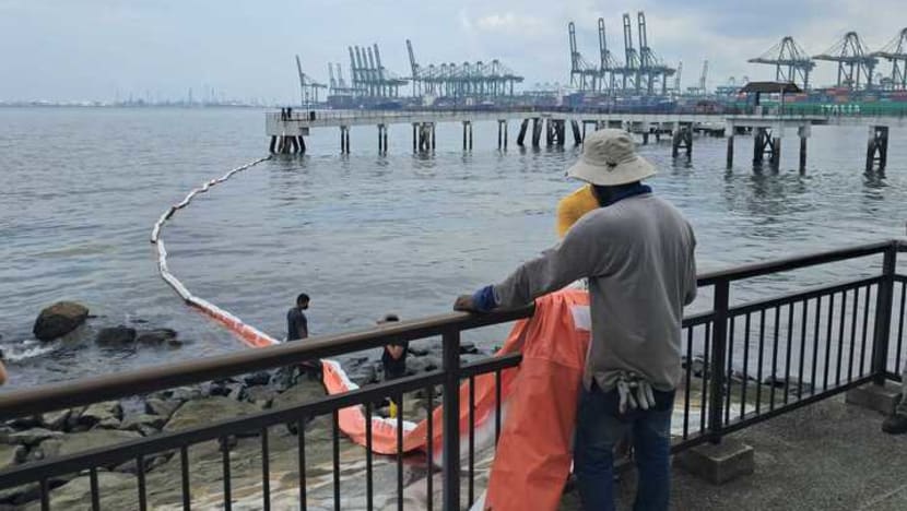 Oil spill reaches Sentosa, East Coast Park and other areas; some ...