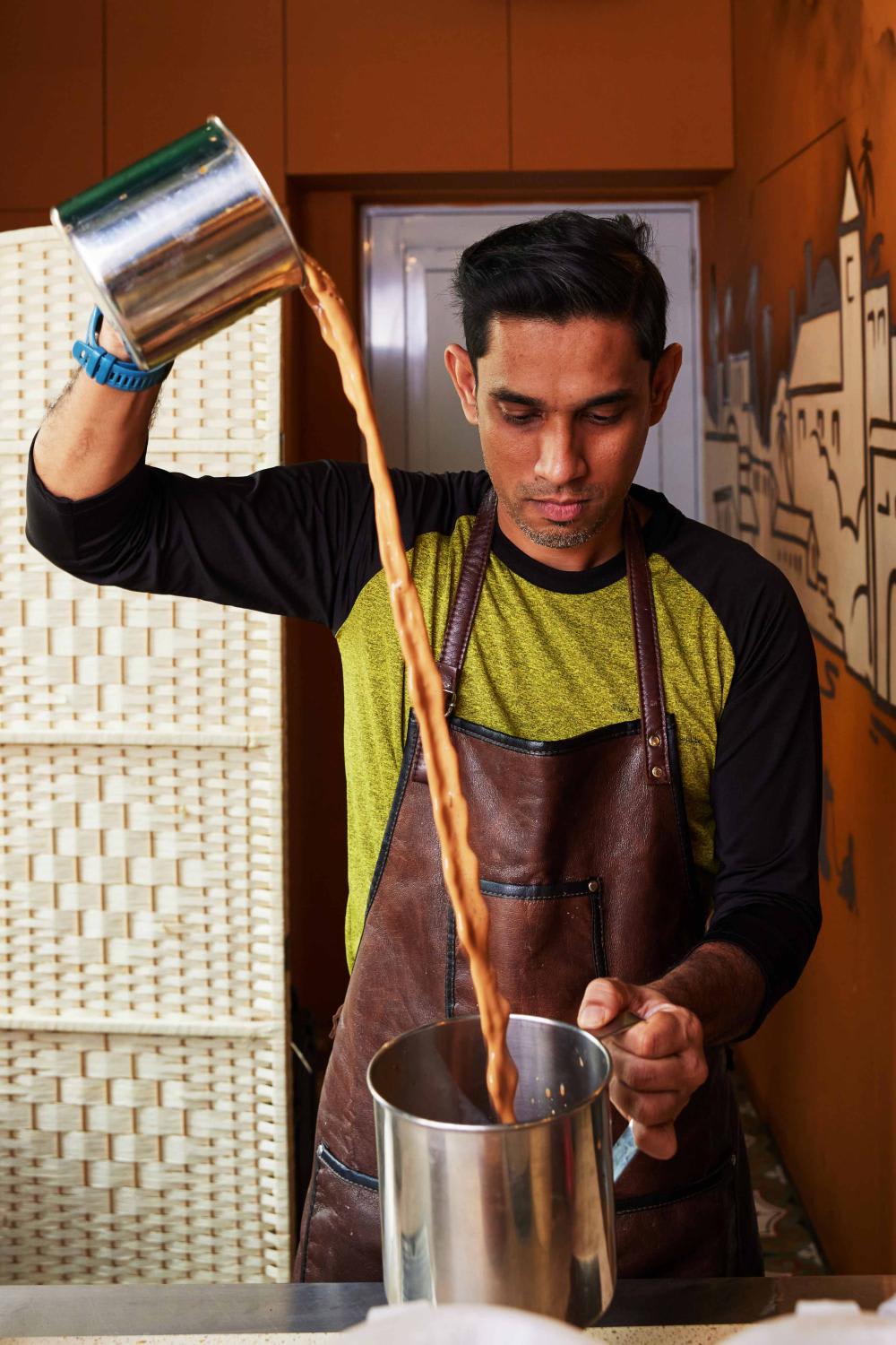 This Is The Best Teh Tarik Shop In Town, Where Locals & Tourists Gather ...