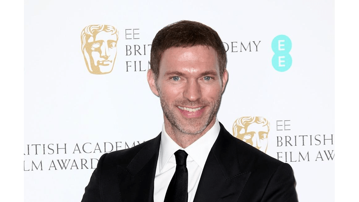 Travis Knight to helm Transformers spin-off film Bumblebee - 8days