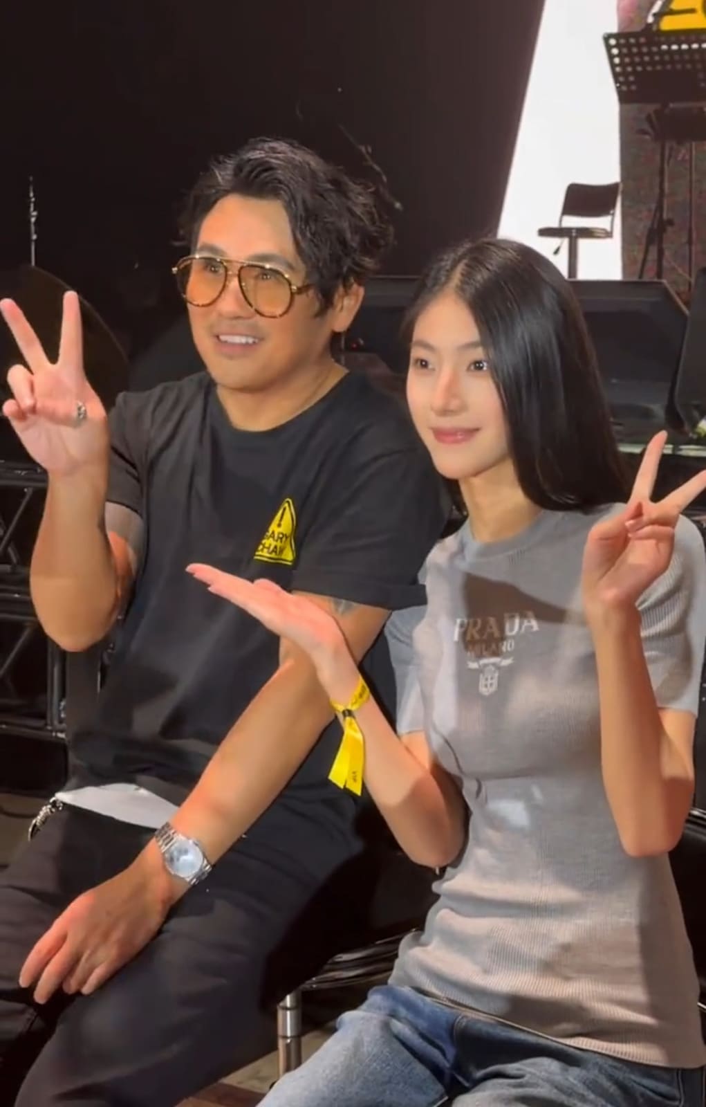Gary Chaw Can’t Help Sneaking Extra Glances At Fan Who Looks Uncannily ...