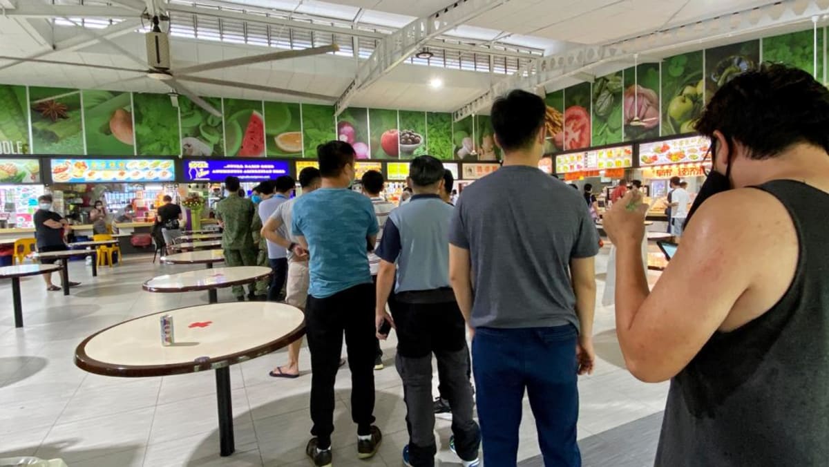 Long Queue, 1.5 Hours’ Wait At Botak Jones’ Comeback Outlet Opening Day ...