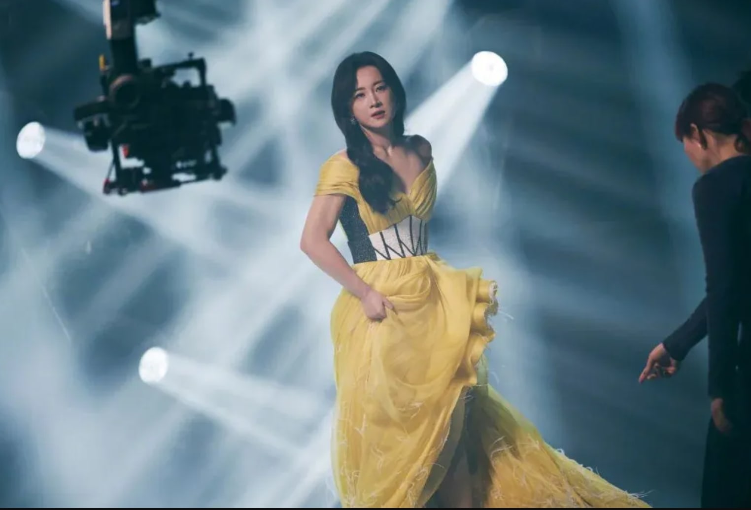 Jia Ling Shows How She Looks Like A Completely Different Person After ...